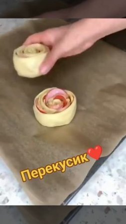 Перекус из слоеного теста . Дети оценят !