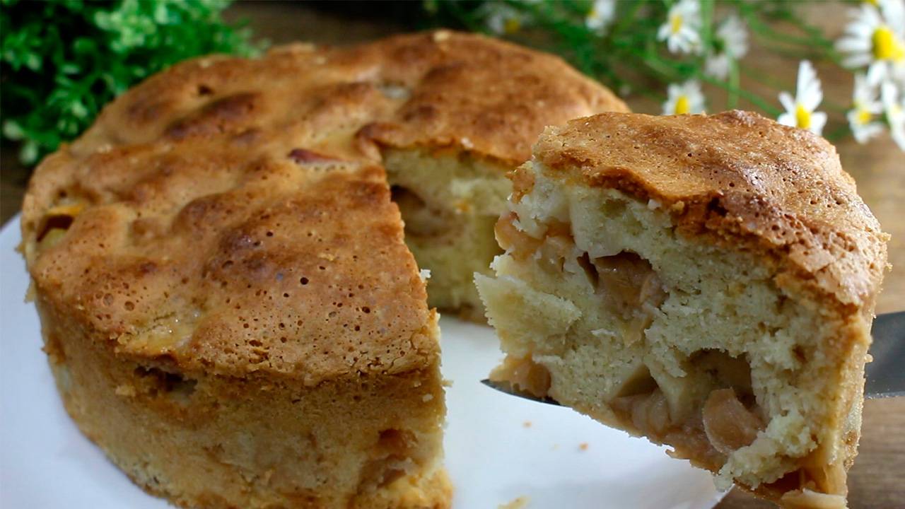 Классическая ШАРЛОТКА 🍎 Просто объедение, рецепт простой! ЯБЛОЧНЫЙ ПИРОГ вкусный, пышный, нежный