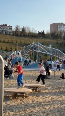 На Кремлевской набережной в Казани своя атмосфера