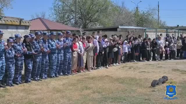 Юные астраханцы познакомились со службой полицейских на дне открытых дверей