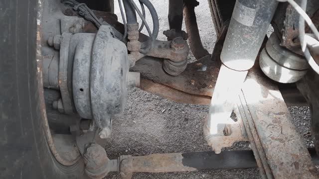 Тянет руль в сторону. MAN