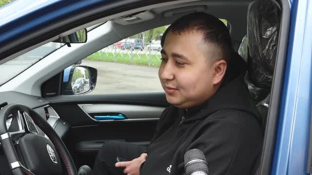 Первую машину с ручным управлением в Хакасии вручили ветерану спецоперации