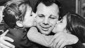 Обзорная книжная выставка "60 лет полёта Гагарина"