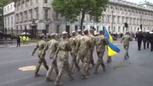 Украинские военные промаршировали по навозу на параде в Лондоне