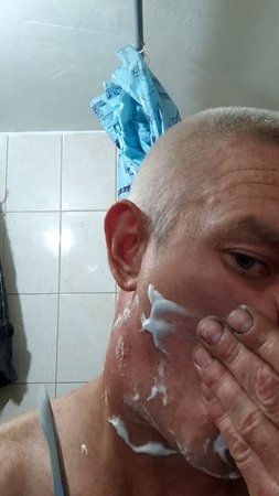 хотел ножом побриться. осторожно маты
