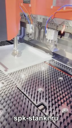 Гибка фасадной кассеты на автоматическом панелегибе