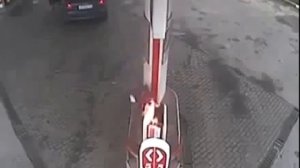 Женщина на заправке  A woman at a gas station Юмор! Прикол! Смех