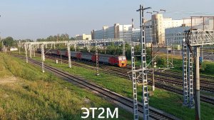 Электропоезд ЭТ2М у платформы Пискаревка