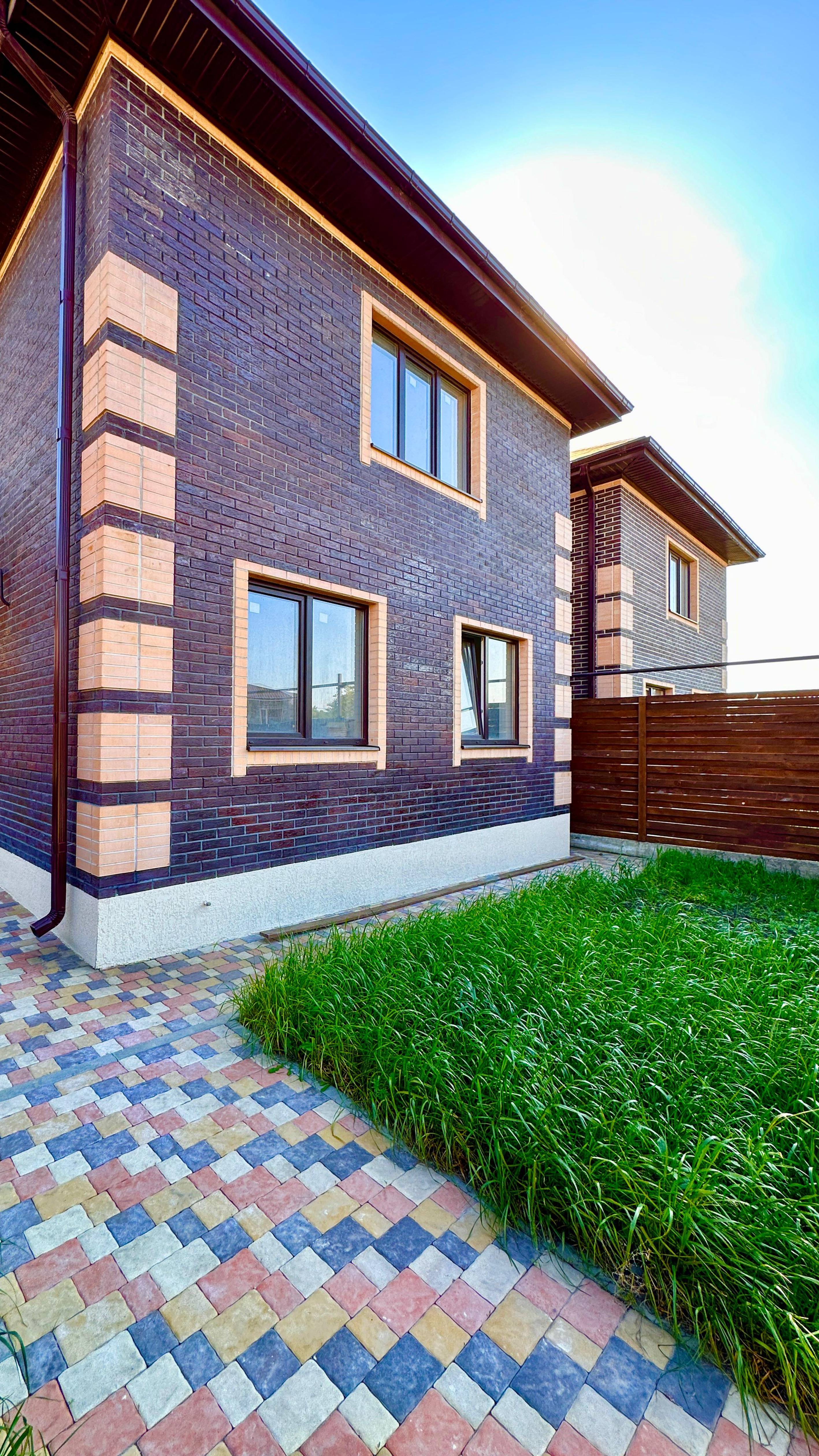 Продаётся новый дом в Ростове | 2 этажа, 105 м², семейная ипотека от 6% | Вертолётное поле