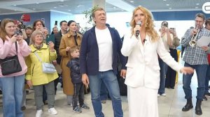 Застрявший в аэропорту Домодедово Кремлевский духовой оркестр устроил концерт перед пассажирами