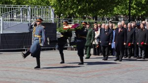 Возложение цветов горняков и металлургов к Могиле Неизвестного Солдата