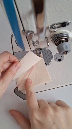 вывернуть уголок при помощи нитки #шитьлегко #шитье #ш?