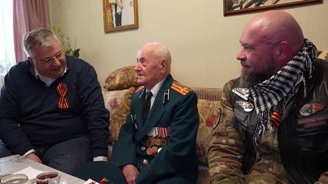 Министр ЖКХ Московской области поздравил ветерана ВОВ Алексея Михайловича Галютина с Днём Победы