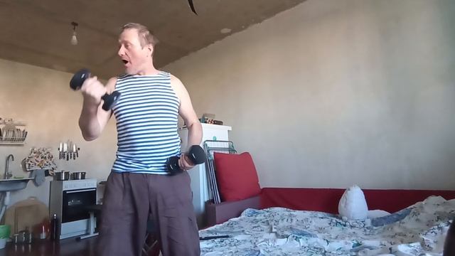 Веселая тренировка Александра Елизарэ на кольцах