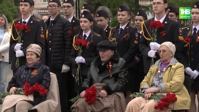 Парад в честь Дня победы у дома ветерана в Казани