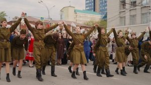 И город узнал о Победе!