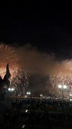 Ярчайшие кадры праздничного салюта в Казани
