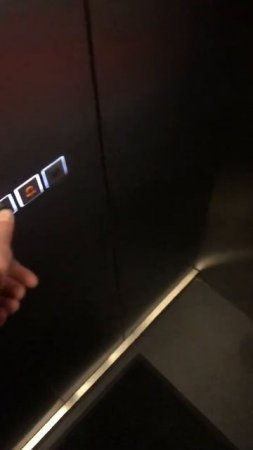 Лифт Schindler. Правильное удержание дверей.