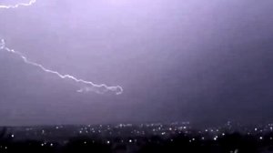 Первые ночные раскаты молнии в Москве