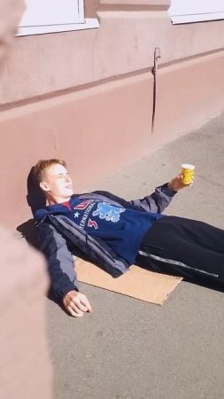 НОВОСТИ - ПОПУЛЯРНЫЙ ШКОЛЬНИК СТАЛ БОМЖОМ В 16 ЛЕТ !