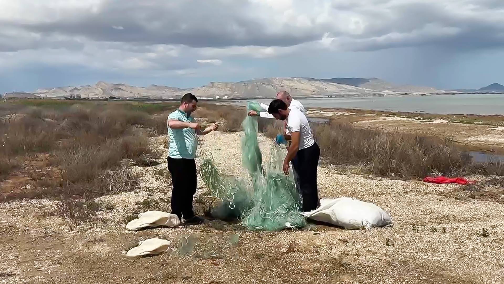 Запрет на ловлю рыбы в Каспийском море ввел Азербайджан. Что грозит нарушителям?