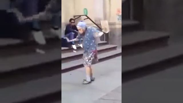 Как танцуют бабушка