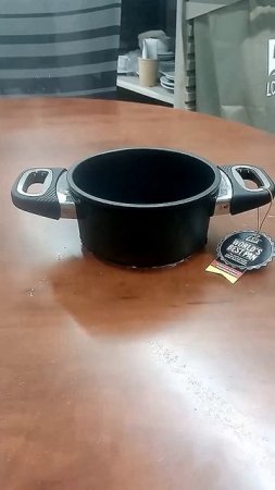 Кастрюля AMT Gastroguss от производителя с крышкой