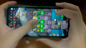 Играю в игру растения против зомби 2 (plants vs zombies 2).