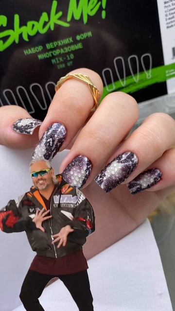 💅 Тынц-тынц! 
А у вас есть свой уникальный стиль в дизайне? 

Автор маникюра: Татьяна Постельняк