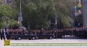 В Волгограде тысячи человек пришли на площадь Павших борцов, чтобы стать участниками парада