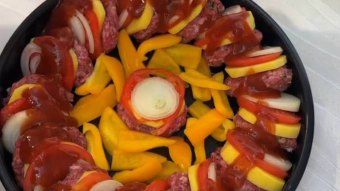 🍅🥩 Прекрасный УЖИН на Быструю Руку 
🥘 Фарш и ОВОЩИ-запеченные в Томатном соусе🍅🥩