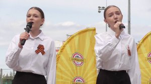 Девушки поют песню, песня: Уголок России