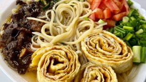 Кукси с говядиной / Корейская окрошка с лапшой и мясом