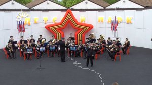 Духовой оркестр в детском парке. Песня: День Победы