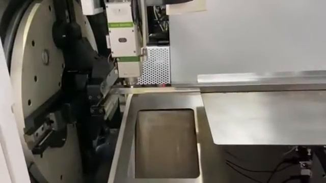 Резка профильной трубы для получения квадратного основания на лазере Weber