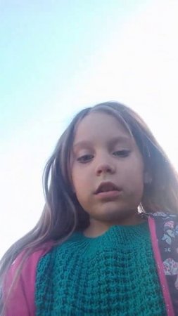 я с папой на рыбалке и стала холодно поэтому я в куртке