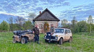 С гостями изучаем окрестности хутора. Старый двор дарит находки. Откапываю столетнее мощение