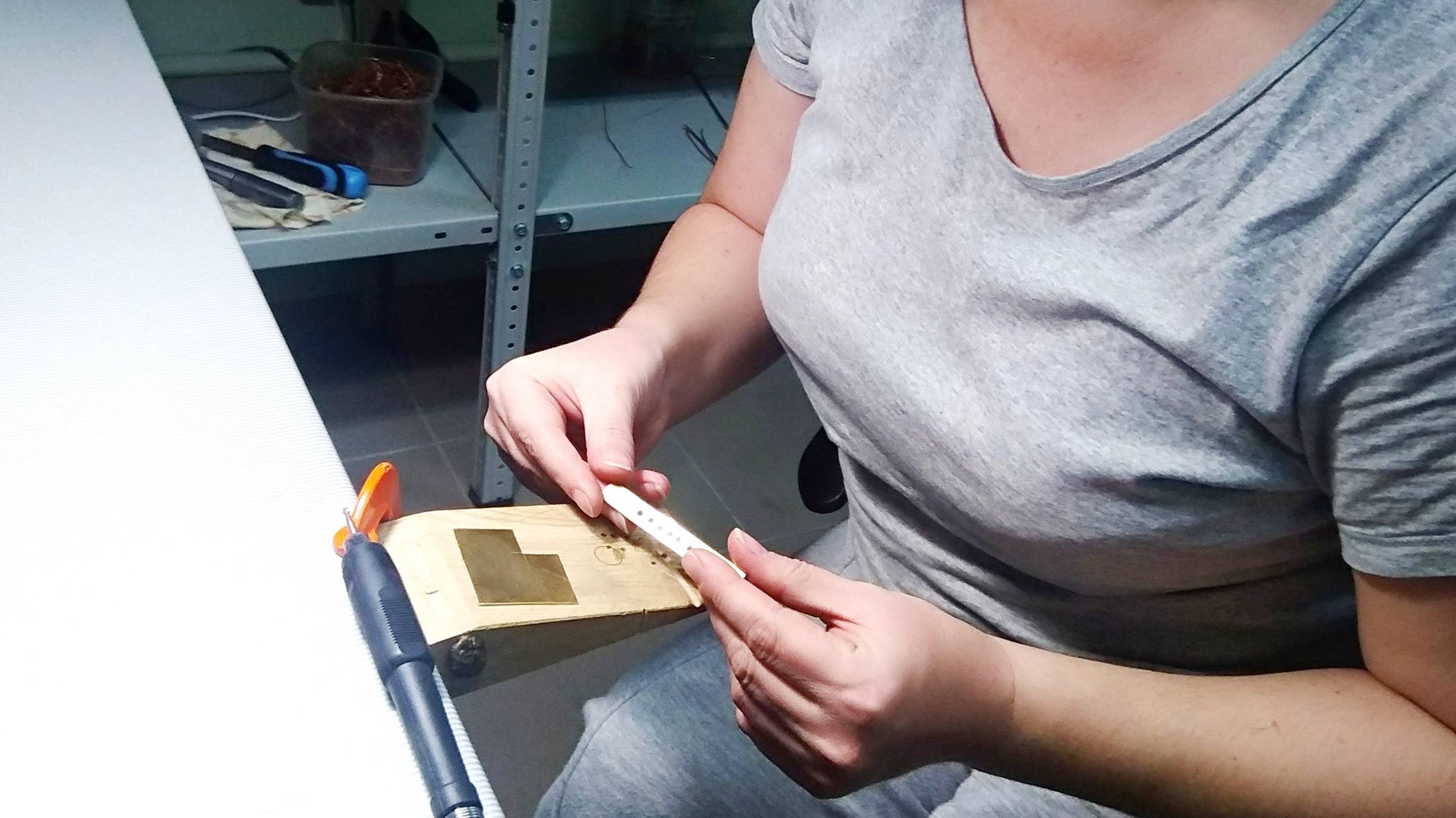 Чашечный бор для шлифовки концов проволоки.