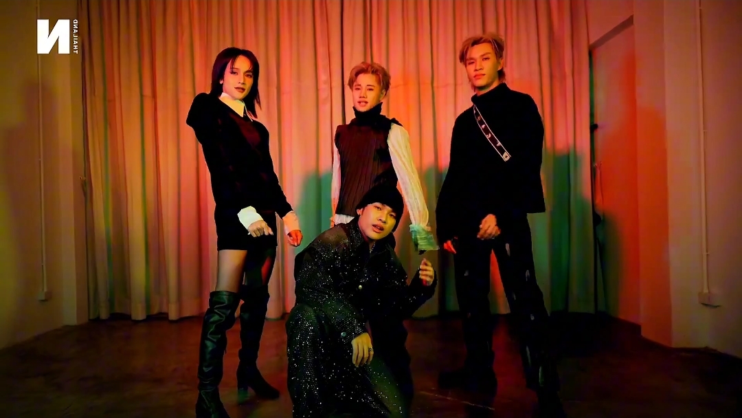 4MIX - 'Bad Cat' Dance Performance Mirrored