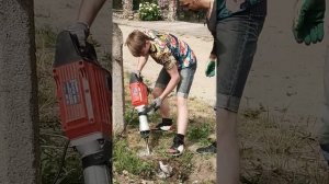 Демонтаж остатков бетонного забора. А здесь можно уви?