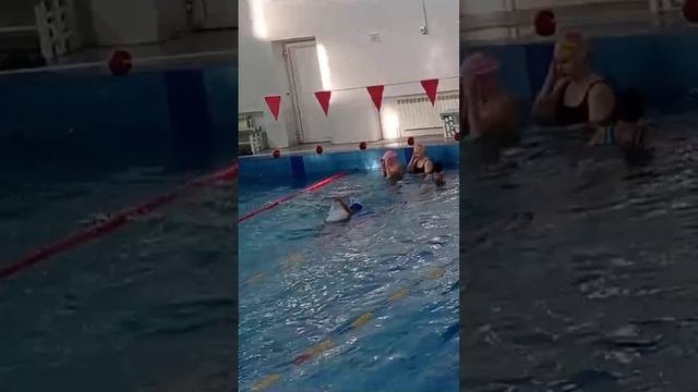 Макс на тренировки на в бассейне