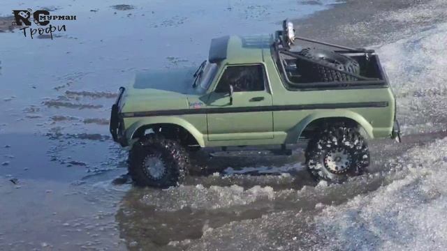 Wltoys 104020 Ford bronco on the last snow (на последнем снегу)