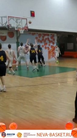 Добивание сверху от игрока команды «Метрострой»