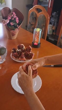 Как быстро разобрать, почистить гранат!