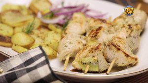 Куриные шашлычки с киви на сковороде. Аппетитное блюдо!