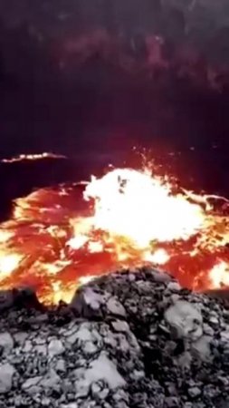 Пылающая лава вулкана Эрта Але в Эфиопии