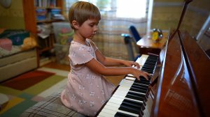 Радослава, 4 года. Вариации 'Бабочка' (сокращенная версия урока)