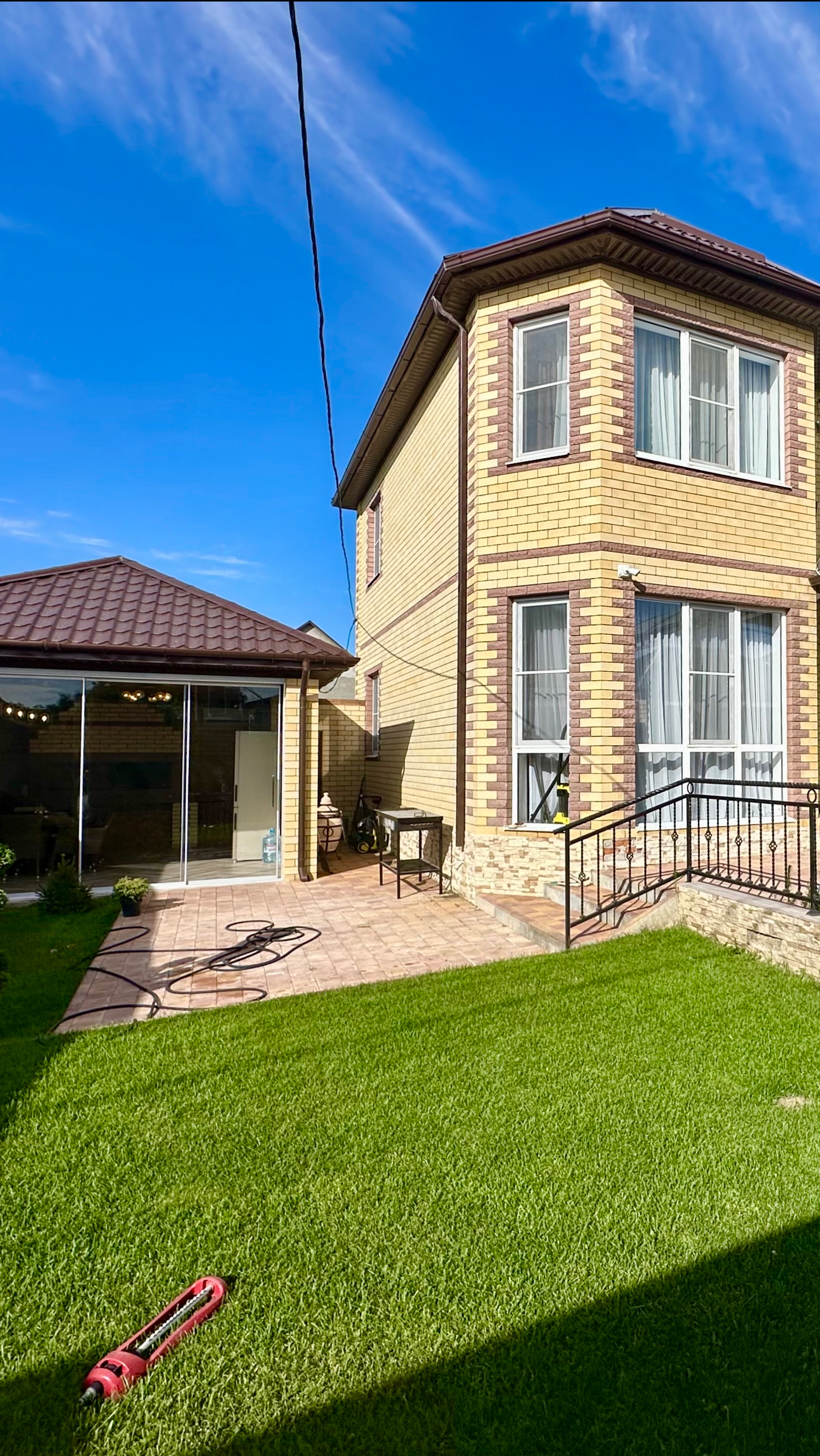 Уютный дом у моря заходи и живи, 3 спальни, зона отдыха с барбекю. 24,5 млн₽ 8989 768 35 68 Наталья