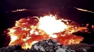Пылающая лава вулкана Эрта Але в Эфиопии