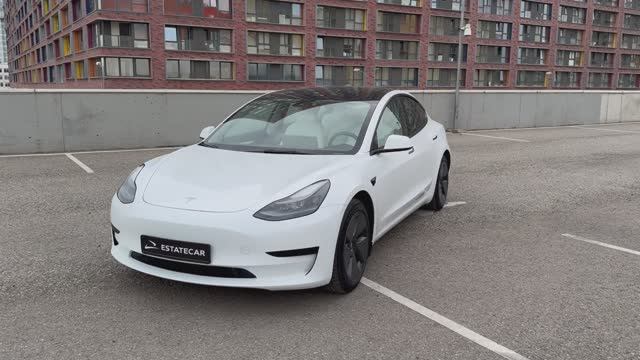 🏷 TESLA MODEL 3